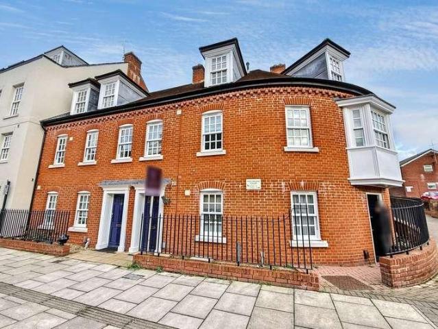 3 bed flat for sale