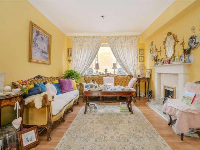 3 bed flat for sale