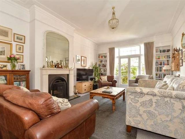 3 bed flat for sale
