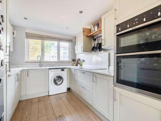 3 bed flat for sale