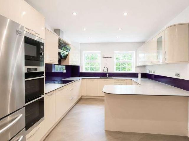 3 bed flat for sale