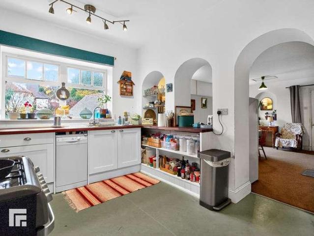3 bed flat for sale