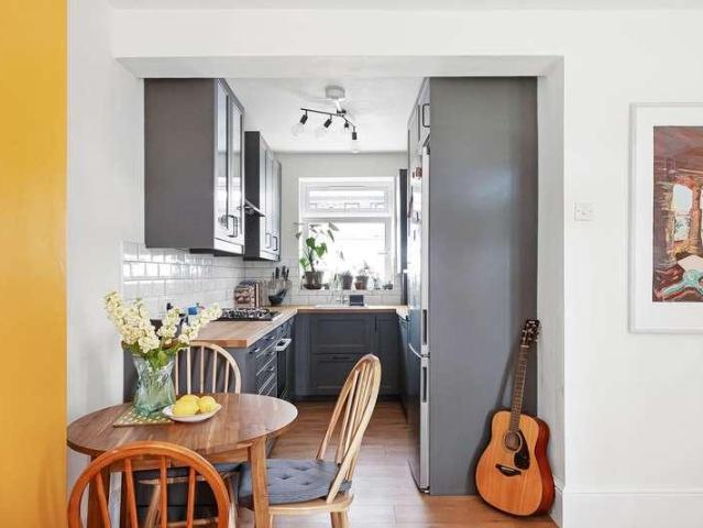 3 bed flat for sale