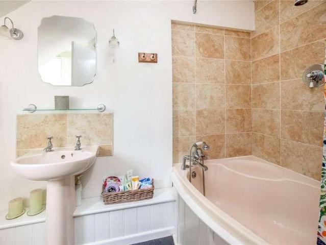 3 bed flat for sale