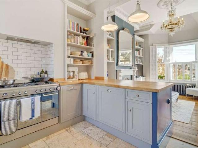 3 bed flat for sale