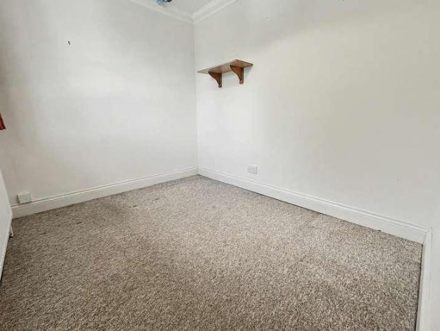 3 bed flat for sale