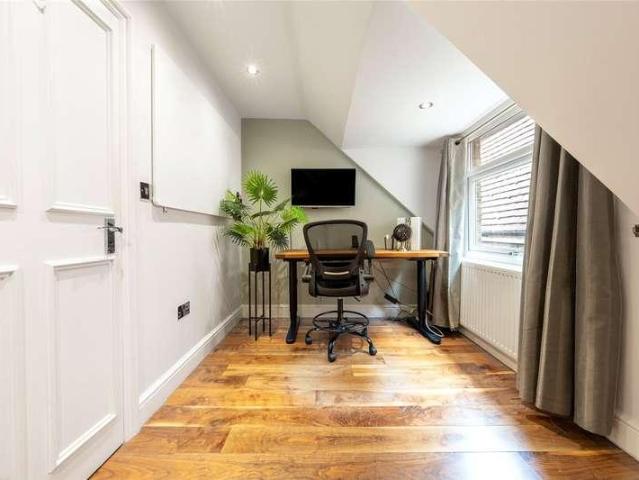 3 bed flat for sale
