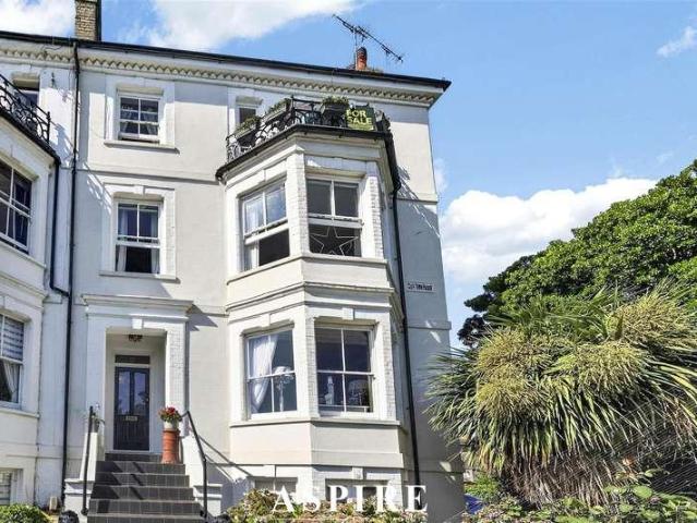 3 bed flat for sale