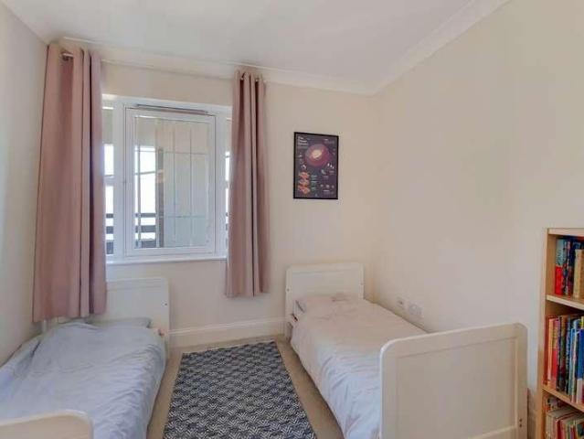 3 bed flat for sale