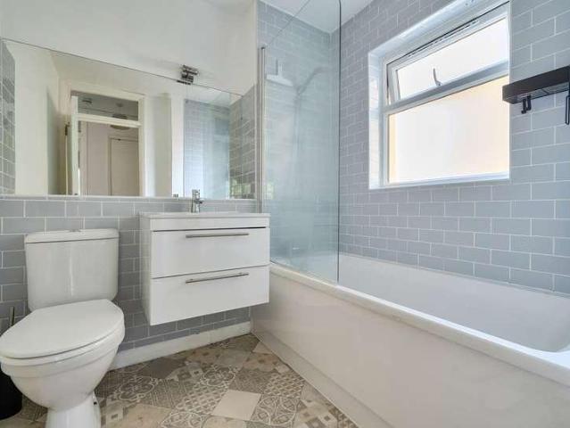 3 bed flat for sale