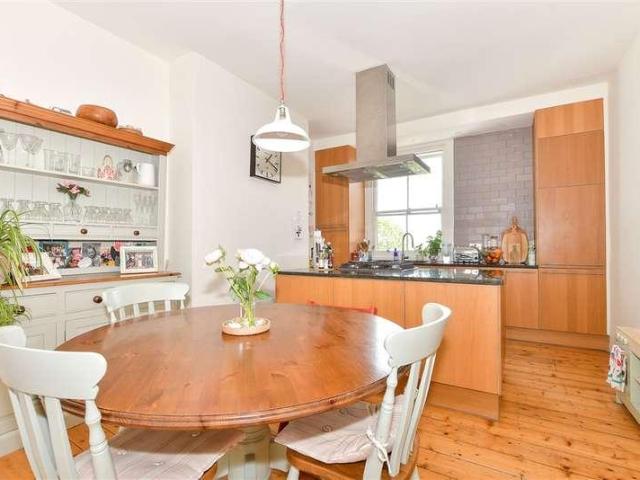 3 bed flat for sale