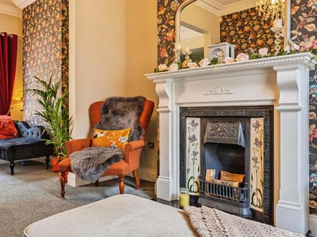 3 bed flat for sale