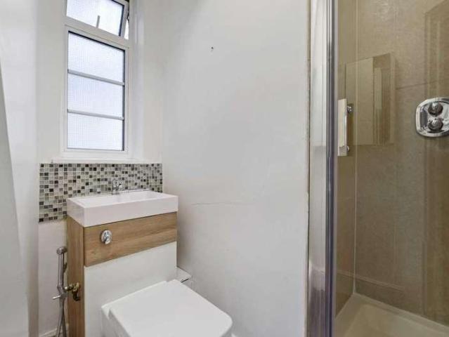 3 bed flat for sale
