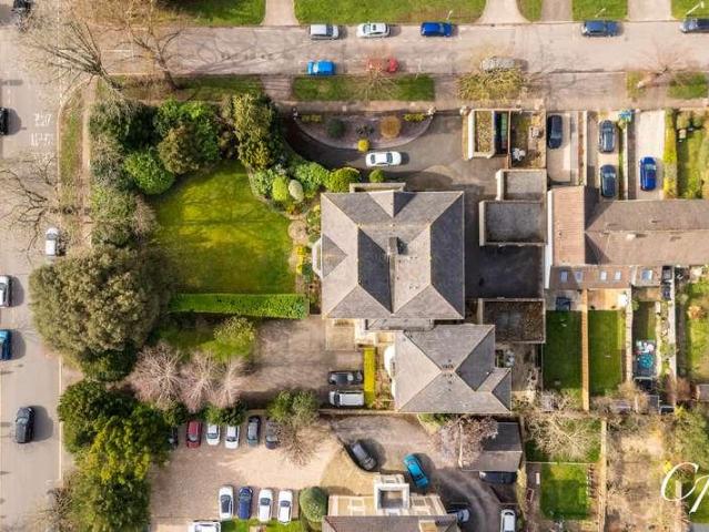3 bed flat for sale