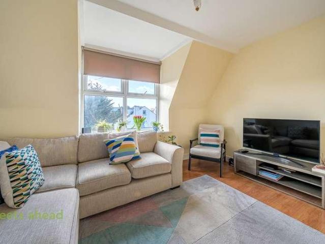 3 bed flat for sale