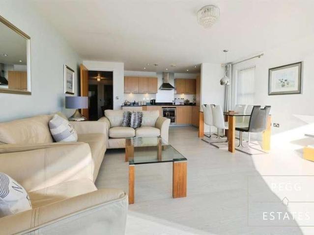 3 bed flat for sale