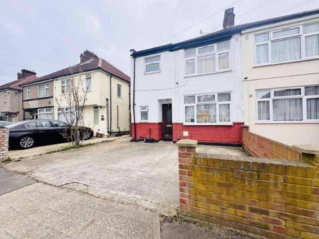 3 bed flat for sale