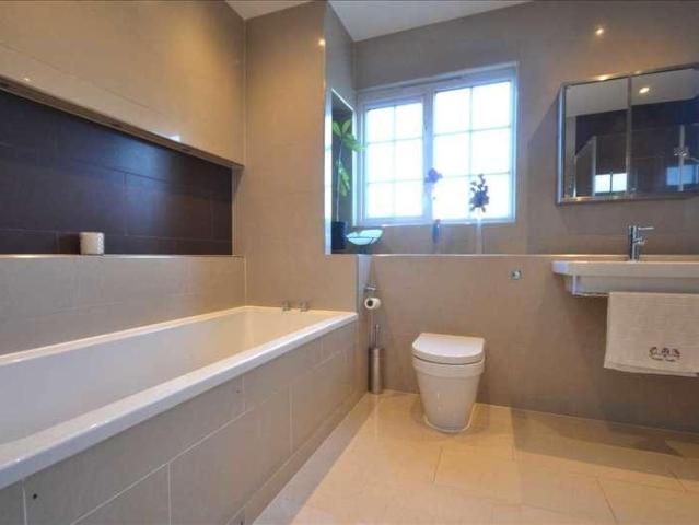 3 bed flat for sale