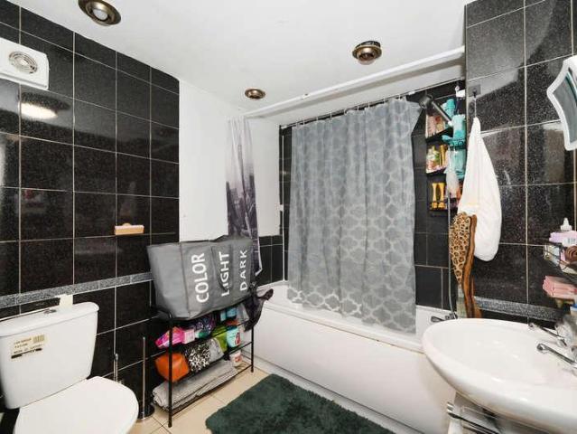 3 bed flat for sale
