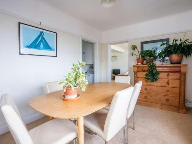 3 bed flat for sale