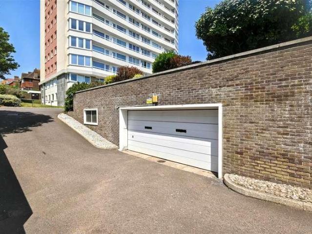 3 bed flat for sale