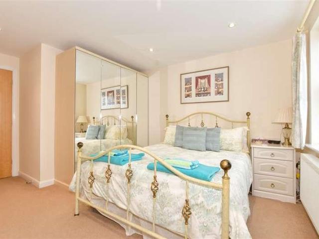 3 bed flat for sale
