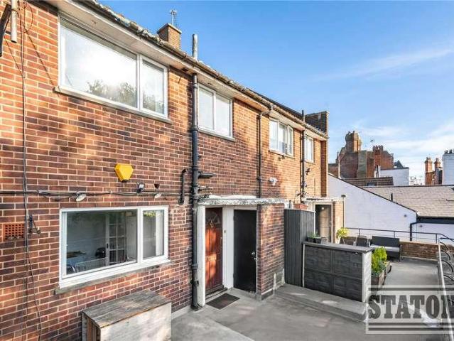3 bed flat for sale