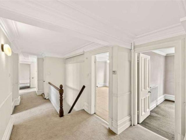 3 bed flat for sale