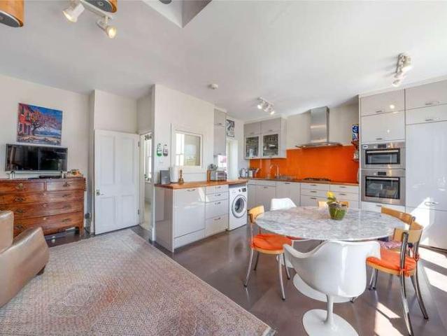 3 bed flat for sale