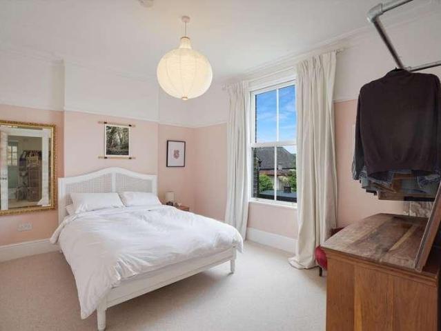 3 bed flat for sale