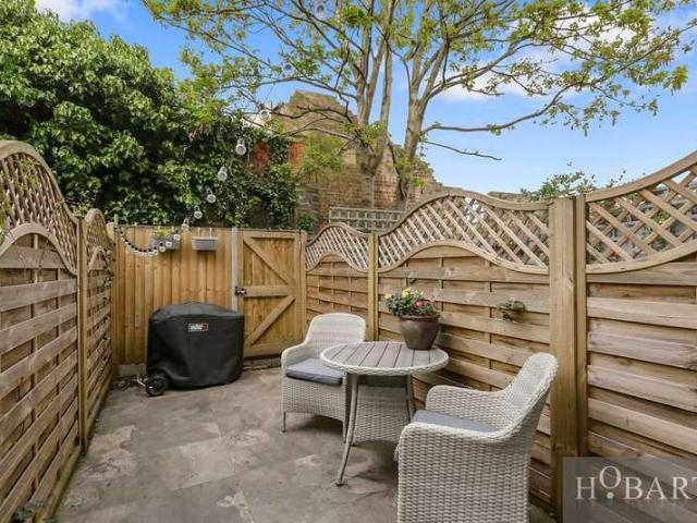 3 bed flat for sale