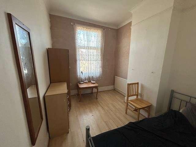 3 bed flat for sale