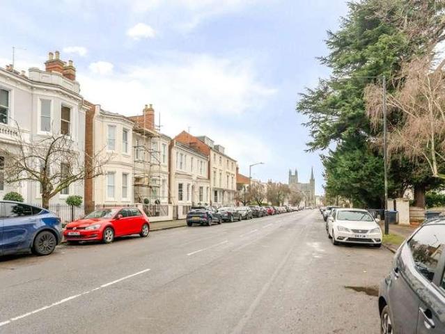 3 bed flat for sale