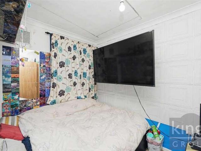 3 bed flat for sale