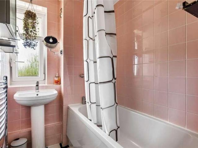 3 bed flat for sale