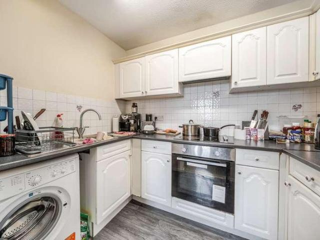 3 bed flat for sale