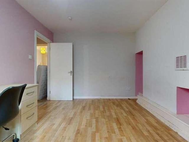 3 bed flat for sale