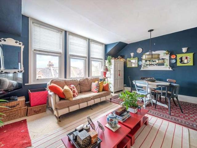 3 bed flat for sale