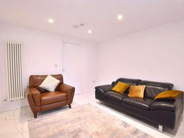 3 bed flat for sale
