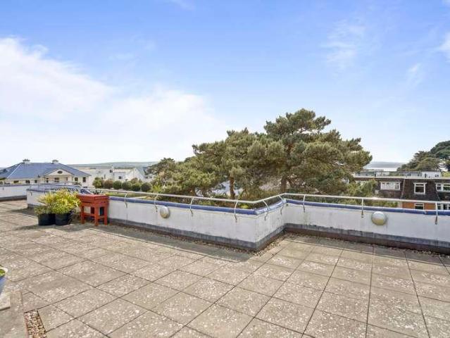 3 bed flat for sale