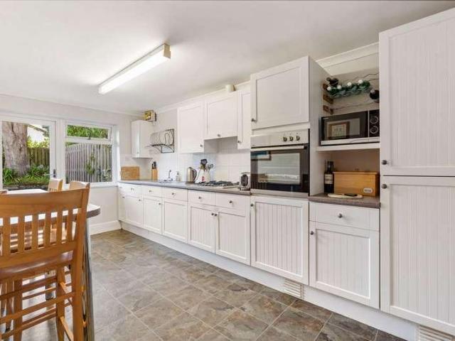 3 bed flat for sale