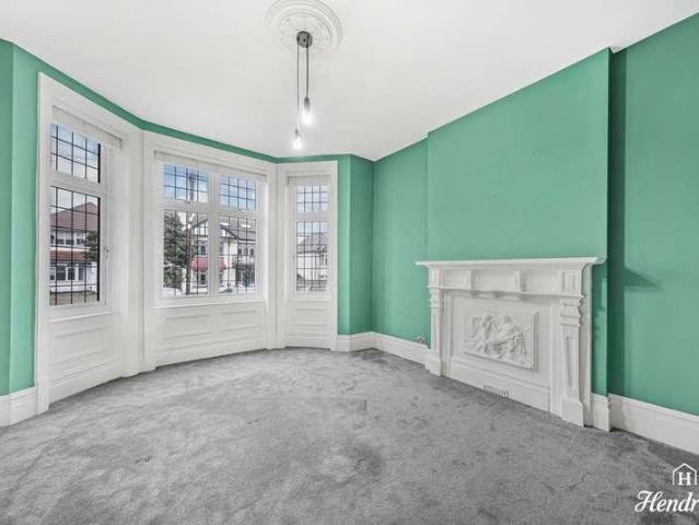 3 bed flat for sale