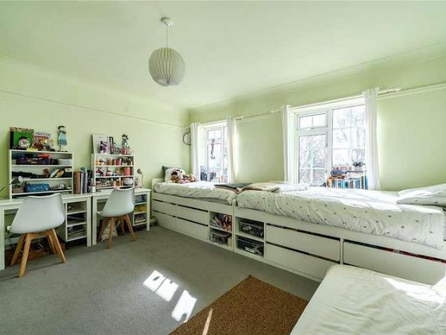 3 bed flat for sale
