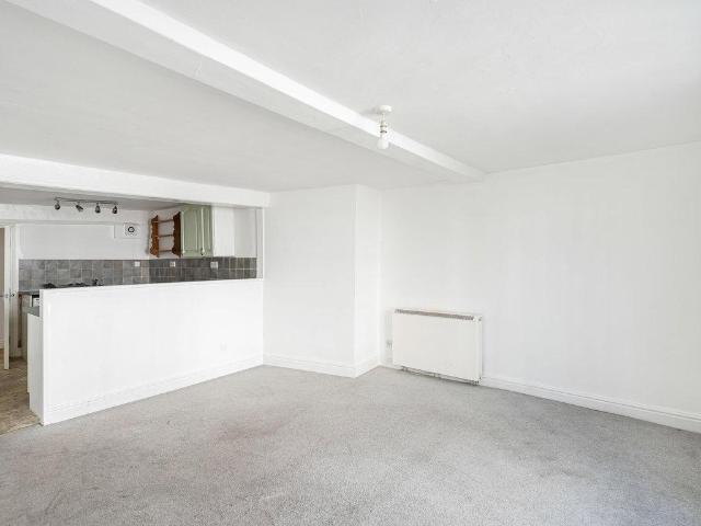 3 bed flat for sale