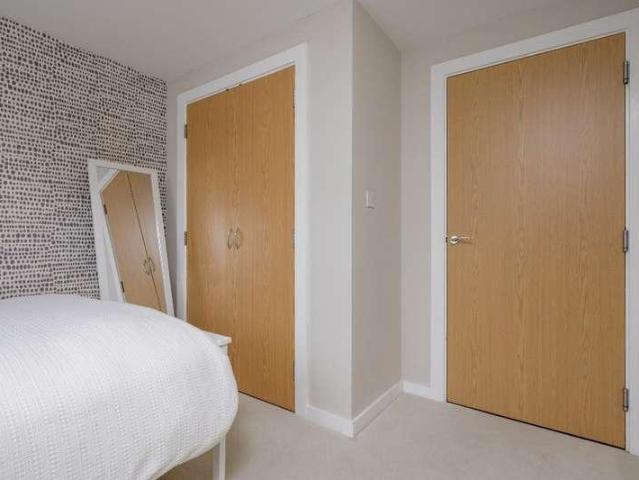3 bed flat for sale