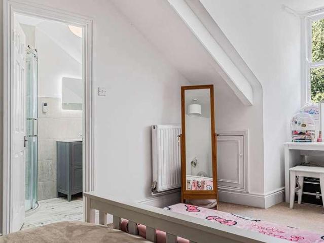 3 bed flat for sale