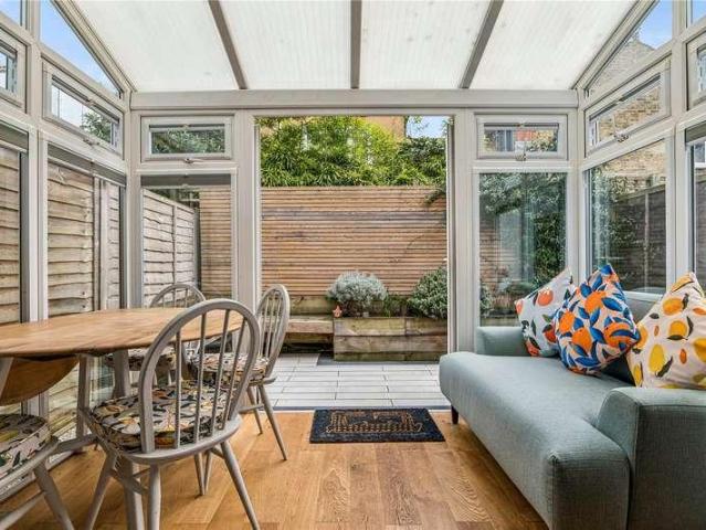 3 bed flat for sale