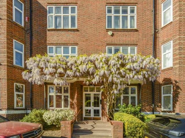 3 bed flat for sale