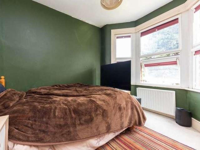 3 bed flat for sale