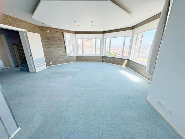 3 bed flat for sale
